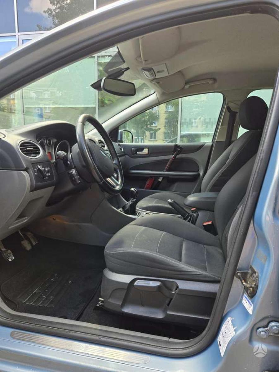 Blue Ford Focus 2008 in Vilnius, with an engine capacity of 1.56 L and mileage of 286 thousand km for 2050 €, photo 7 on AUTOMOTO.COM.LV