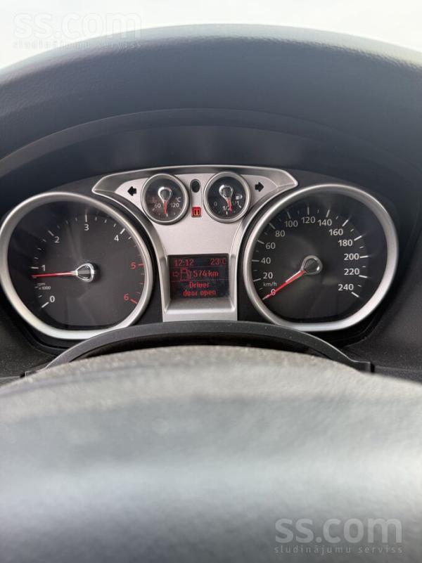 Blue Ford Focus 2009 in Liepaja, with an engine capacity of 1.60 L and mileage of 413 thousand km for 1600 €, photo 6 on AUTOMOTO.COM.LV