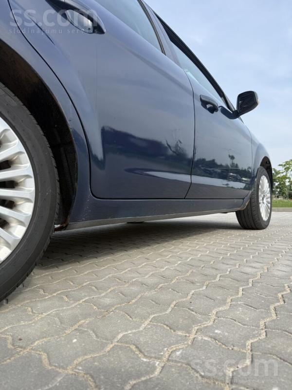 Blue Ford Focus 2009 in Liepaja, with an engine capacity of 1.60 L and mileage of 413 thousand km for 1600 €, photo 8 on AUTOMOTO.COM.LV