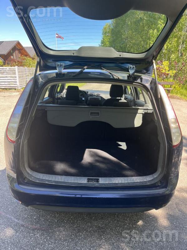 Blue Ford Focus 2010 in Riga, with an engine capacity of 1.80 L and mileage of 304 thousand km for 1800 €, photo 5 on AUTOMOTO.COM.LV