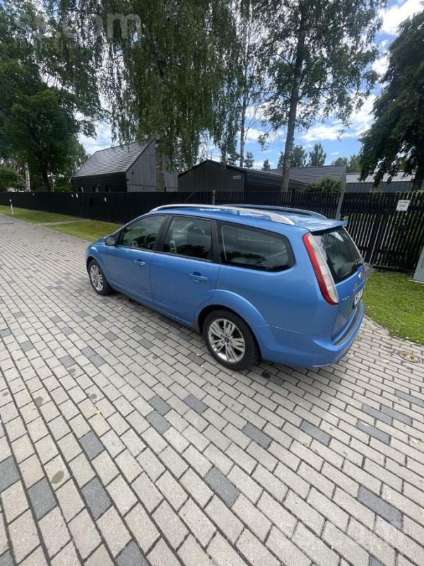 Blue Ford Focus 2010 in Riga, with an engine capacity of 1.60 L and mileage of 383 thousand km for 1450 €, photo 4 on AUTOMOTO.COM.LV