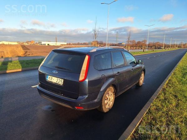 Blue Ford Focus 2011 in Liepaja, with an engine capacity of 1.60 L and mileage of 247 thousand km for 3000 €, photo 4 on AUTOMOTO.COM.LV