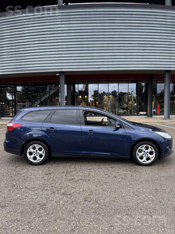 Blue Ford Focus 2011 in Riga, with an engine capacity of 1.50 L and mileage of 388 thousand km for 1500 €, photo 5 on AUTOMOTO.COM.LV