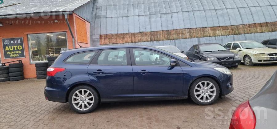 Blue Ford Focus 2012 in Valmiera, with an engine capacity of 1.60 L and mileage of 327 thousand km for 2800 €, photo 2 on AUTOMOTO.COM.LV