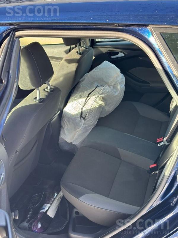 Blue Ford Focus 2012 in Riga, with an engine capacity of 1.00 L and mileage of 256 thousand km for 3999 €, photo 5 on AUTOMOTO.COM.LV