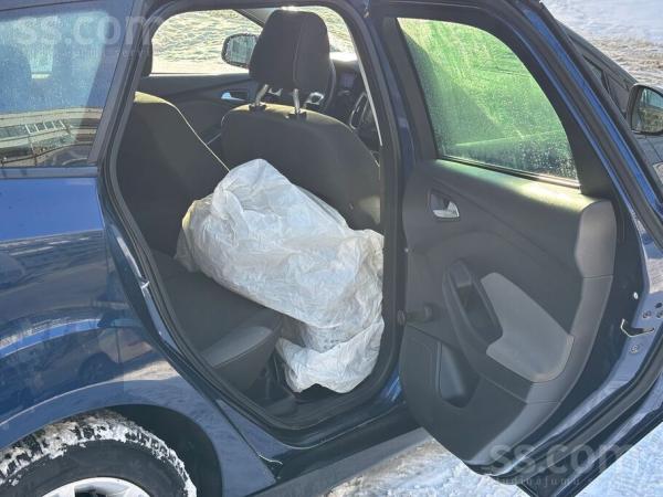 Blue Ford Focus 2012 in Riga, with an engine capacity of 1.00 L and mileage of 256 thousand km for 3999 €, photo 9 on AUTOMOTO.COM.LV