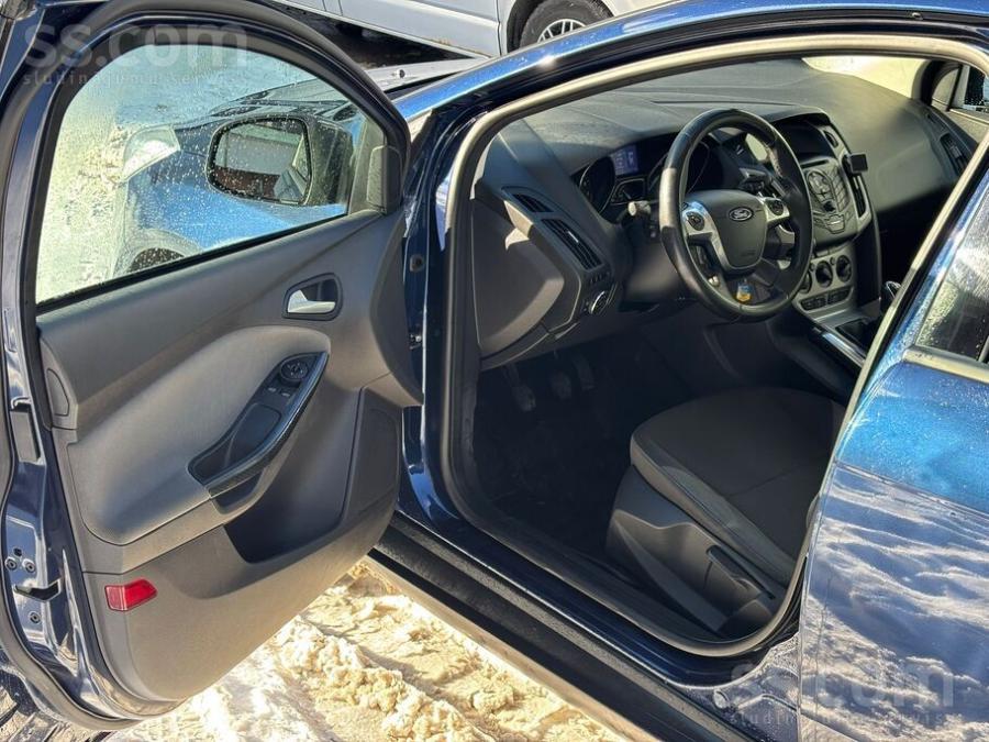 Blue Ford Focus 2012 in Riga, with an engine capacity of 1.00 L and mileage of 256 thousand km for 3999 €, photo 11 on AUTOMOTO.COM.LV