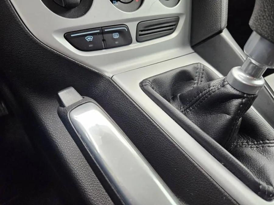 Blue Ford Focus 2012 in Jekabpils, with an engine capacity of 1.60 L and mileage of 276 thousand km for 4590 €, photo 32 on AUTOMOTO.COM.LV
