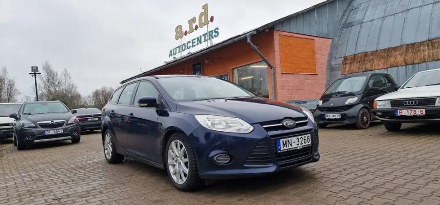 Blue Ford Focus 2012 in Valmiera, with an engine capacity of 1.60 L and mileage of 327 thousand km for 2800 €, photo 1 on AUTOMOTO.COM.LV