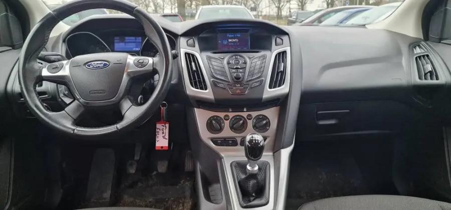 Blue Ford Focus 2012 in Valmiera, with an engine capacity of 1.60 L and mileage of 327 thousand km for 2800 €, photo 8 on AUTOMOTO.COM.LV