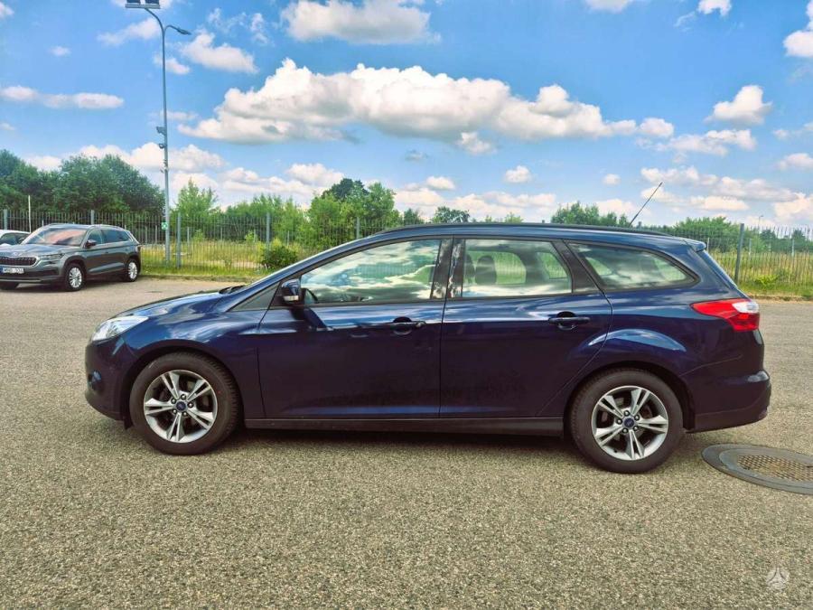 Blue Ford Focus 2013 in Vilnius, with an engine capacity of 1.00 L and mileage of 85 thousand km for 3450 €, photo 4 on AUTOMOTO.COM.LV