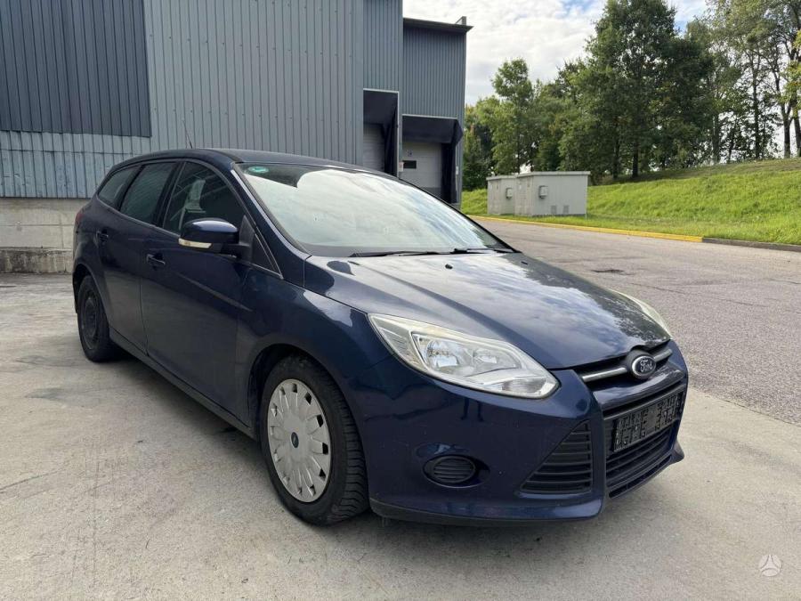 Blue Ford Focus 2013 in Alytus, with an engine capacity of 1.60 L and mileage of 244 thousand km for 2750 €, photo 3 on AUTOMOTO.COM.LV