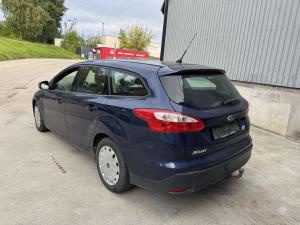 Blue Ford Focus 2013 in Alytus, with an engine capacity of 1.60 L and mileage of 244 thousand km for 2750 €, photo 4 on AUTOMOTO.COM.LV