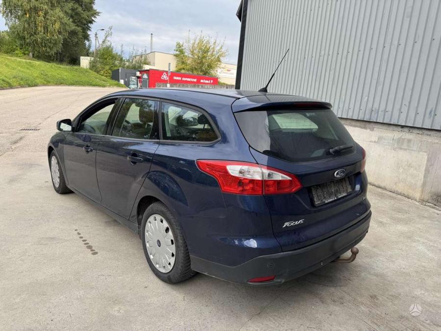 Blue Ford Focus 2013 in Alytus, with an engine capacity of 1.60 L and mileage of 244 thousand km for 2750 €, photo 4 on AUTOMOTO.COM.LV