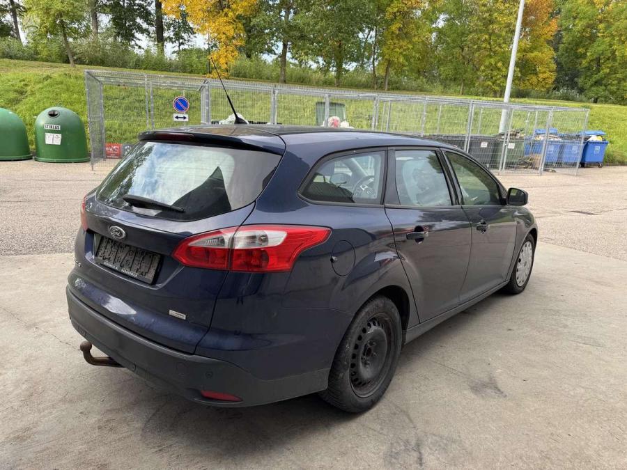 Blue Ford Focus 2013 in Alytus, with an engine capacity of 1.60 L and mileage of 244 thousand km for 2750 €, photo 5 on AUTOMOTO.COM.LV