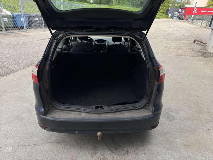 Blue Ford Focus 2013 in Alytus, with an engine capacity of 1.60 L and mileage of 244 thousand km for 2750 €, photo 6 on AUTOMOTO.COM.LV