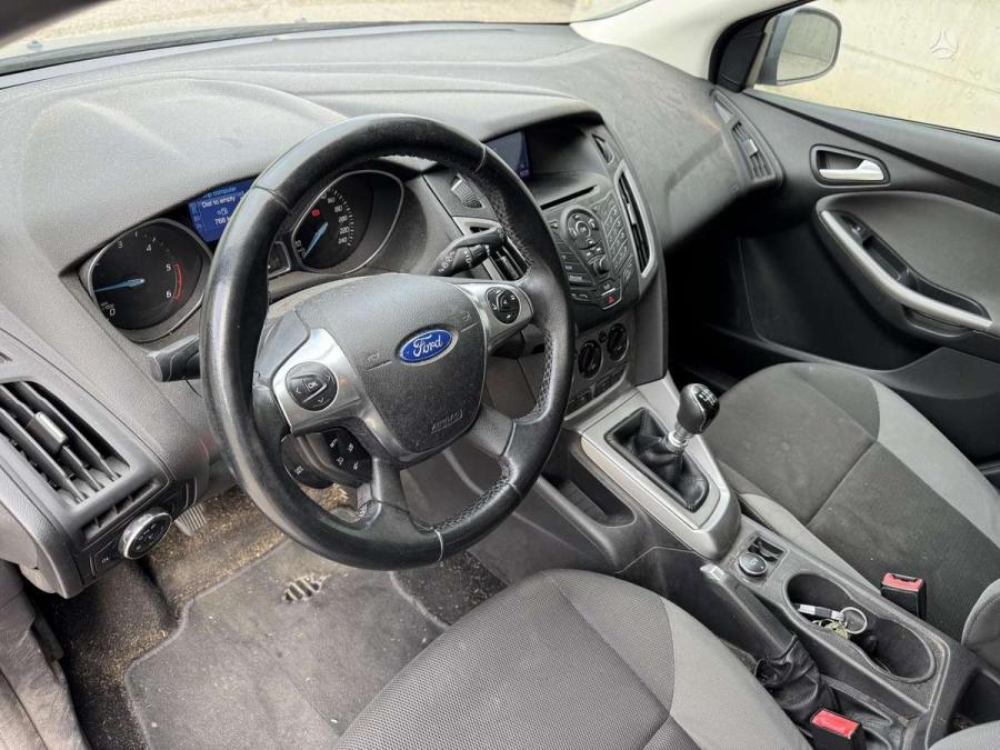 Blue Ford Focus 2013 in Alytus, with an engine capacity of 1.60 L and mileage of 244 thousand km for 2750 €, photo 8 on AUTOMOTO.COM.LV