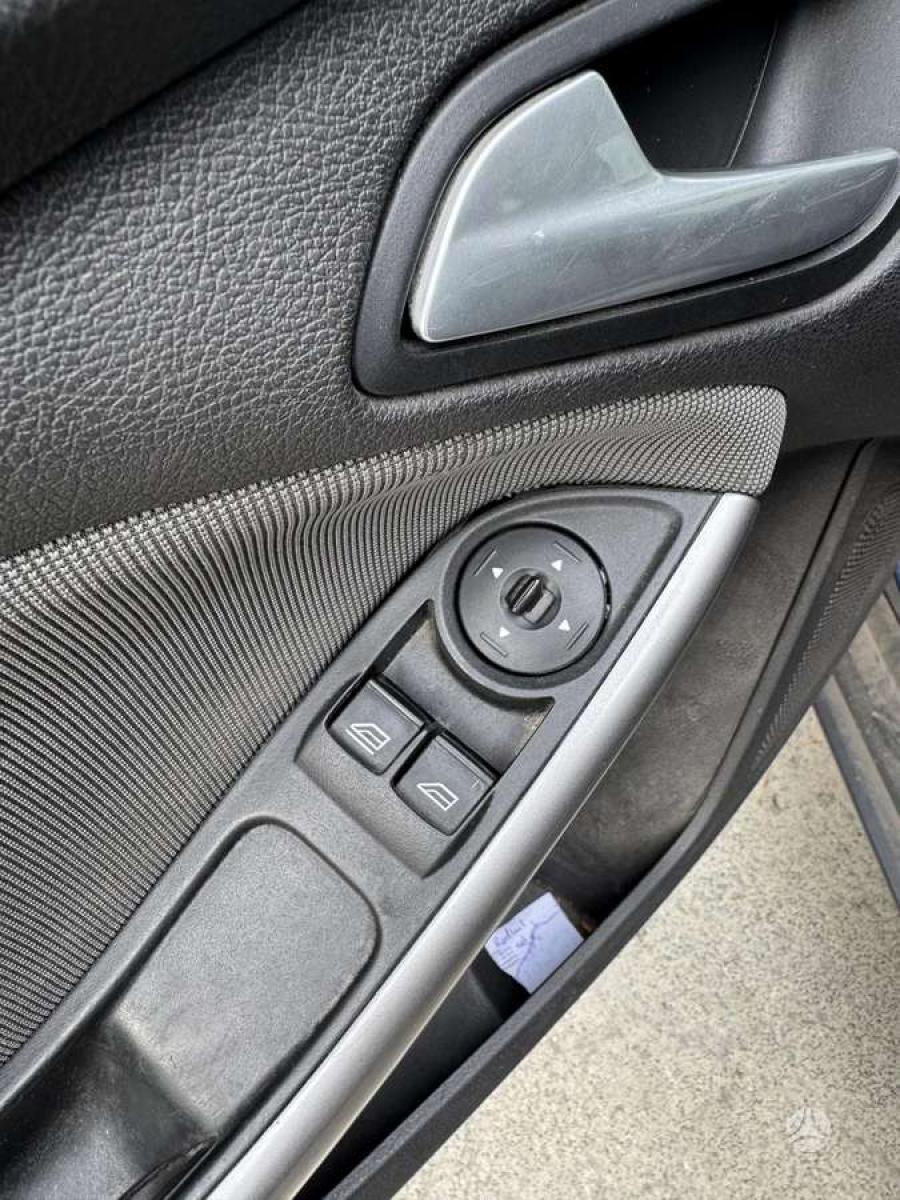 Blue Ford Focus 2013 in Alytus, with an engine capacity of 1.60 L and mileage of 244 thousand km for 2750 €, photo 20 on AUTOMOTO.COM.LV