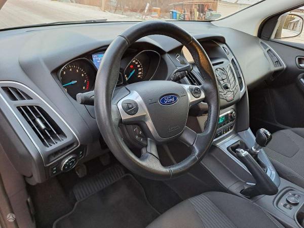 Zils Ford Focus 2014 Prienai, ar dzinēja tilpumu 1.00 L un nobraukumu 194 tūkst. km par 3200 €, foto 8 vietnē AUTOMOTO.COM.LV