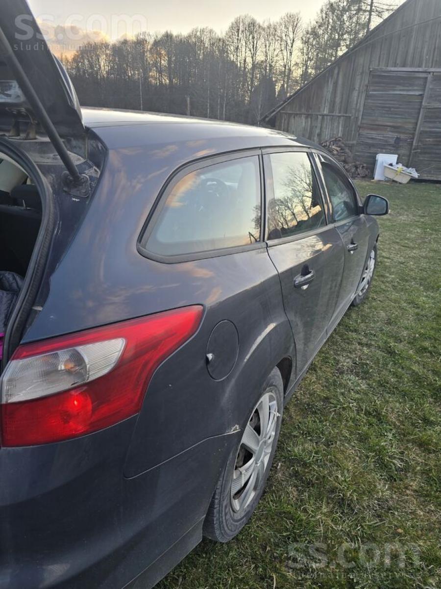 Blue Ford Focus 2014 in Cesis, with an engine capacity of 1.60 L and mileage of 465 thousand km for 1500 €, photo 4 on AUTOMOTO.COM.LV