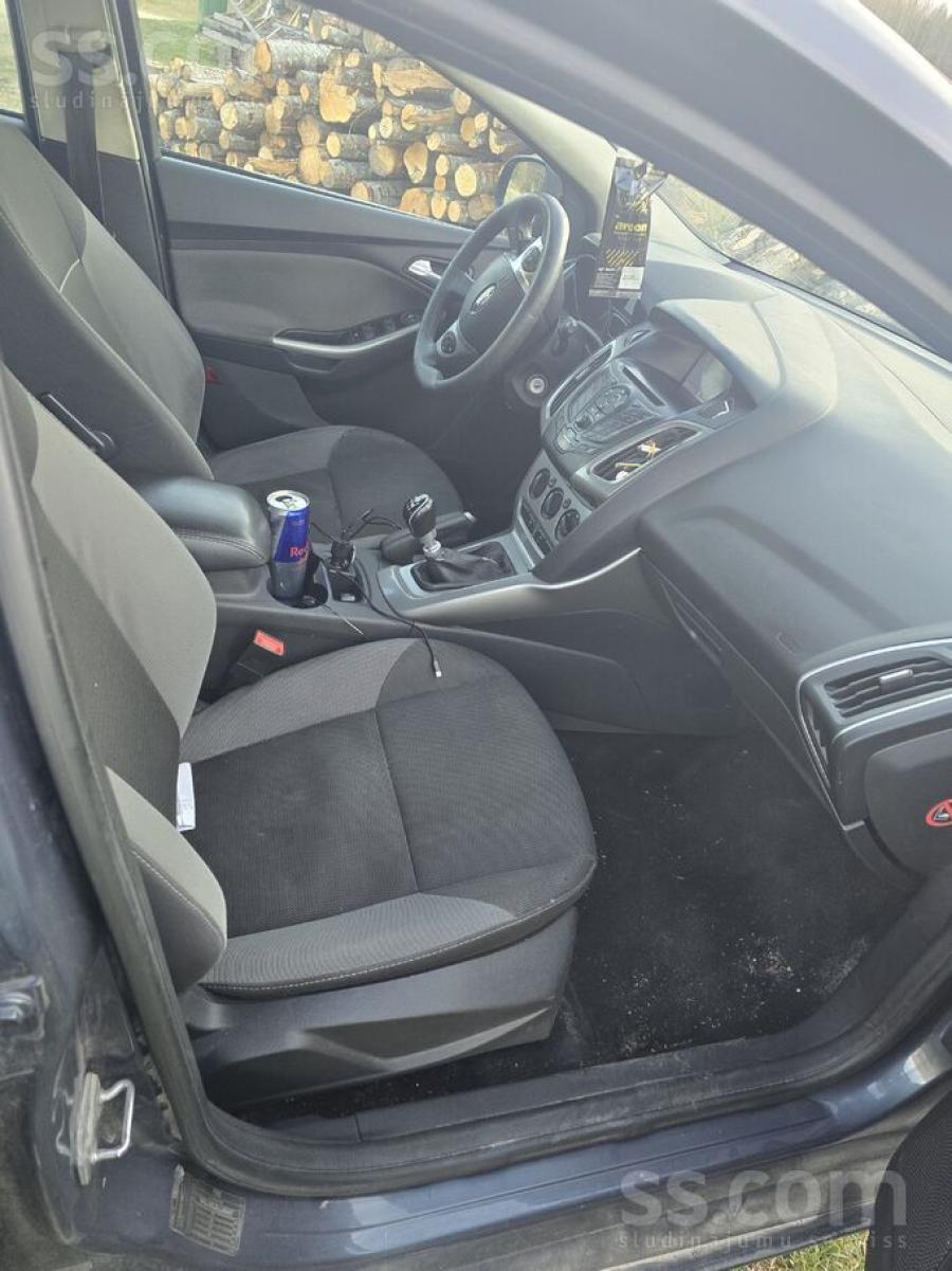 Blue Ford Focus 2014 in Cesis, with an engine capacity of 1.60 L and mileage of 465 thousand km for 1500 €, photo 5 on AUTOMOTO.COM.LV