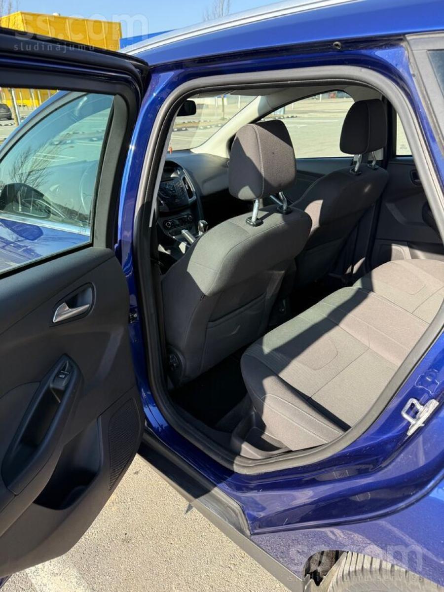 Blue Ford Focus 2014 in Riga, with an engine capacity of 1.60 L and mileage of 217 thousand km for 4650 €, photo 8 on AUTOMOTO.COM.LV