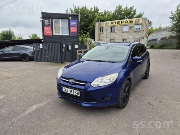 Blue Ford Focus 2014 in Riga, with an engine capacity of 1.60 L and mileage of 299 thousand km for 1390 €, photo 3 on AUTOMOTO.COM.LV