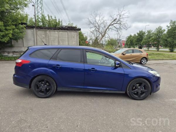Blue Ford Focus 2014 in Riga, with an engine capacity of 1.60 L and mileage of 299 thousand km for 1390 €, photo 4 on AUTOMOTO.COM.LV
