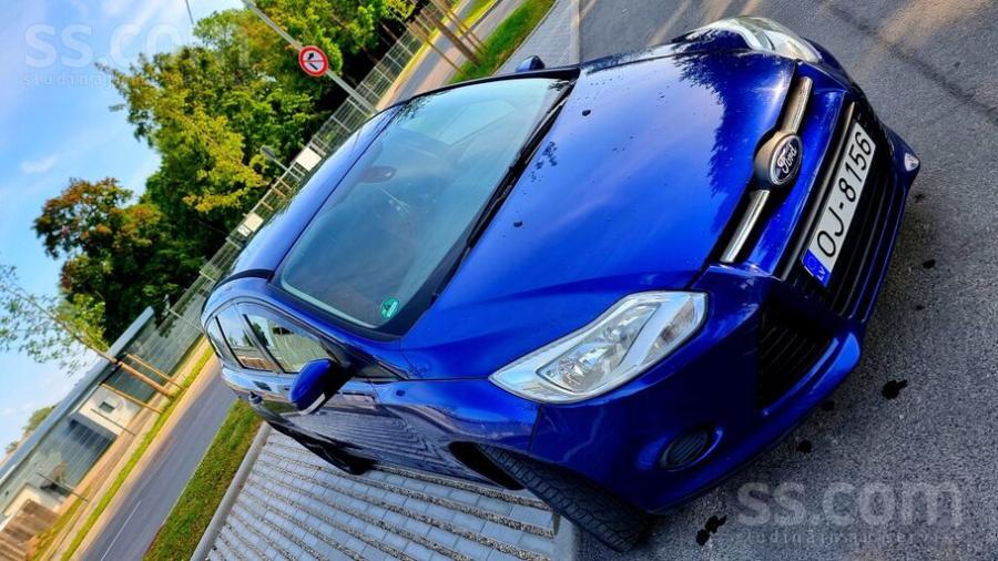 Blue Ford Focus 2014 in Cesis, with an engine capacity of 1.60 L and mileage of 300 thousand km for 4200 €, photo 6 on AUTOMOTO.COM.LV