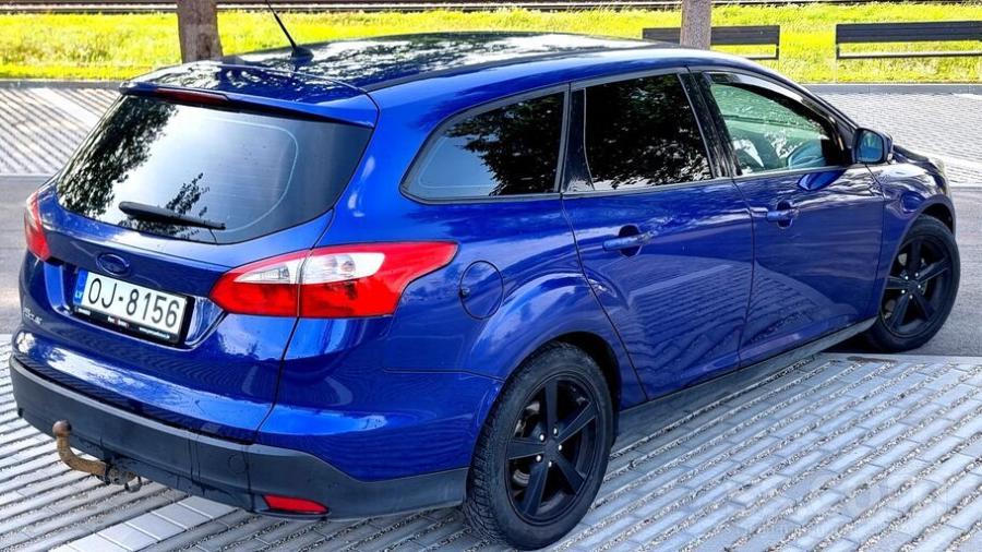 Blue Ford Focus 2014 in Cesis, with an engine capacity of 1.60 L and mileage of 300 thousand km for 4200 €, photo 9 on AUTOMOTO.COM.LV