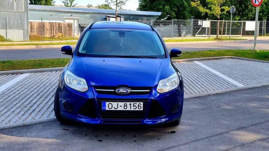 Blue Ford Focus 2014 in Cesis, with an engine capacity of 1.60 L and mileage of 300 thousand km for 4200 €, photo 3 on AUTOMOTO.COM.LV