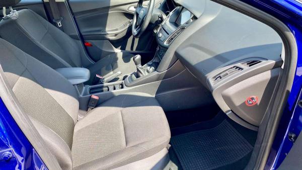 Zils Ford Focus 2016 Marijampole, ar dzinēja tilpumu 1.00 L un nobraukumu 85 tūkst. km par 4900 €, foto 6 vietnē AUTOMOTO.COM.LV