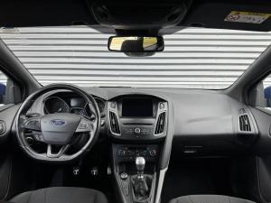 Blue Ford Focus 2017 in Riga, with an engine capacity of 1.00 L and mileage of 156 thousand km for 7900 €, photo 14 on AUTOMOTO.COM.LV