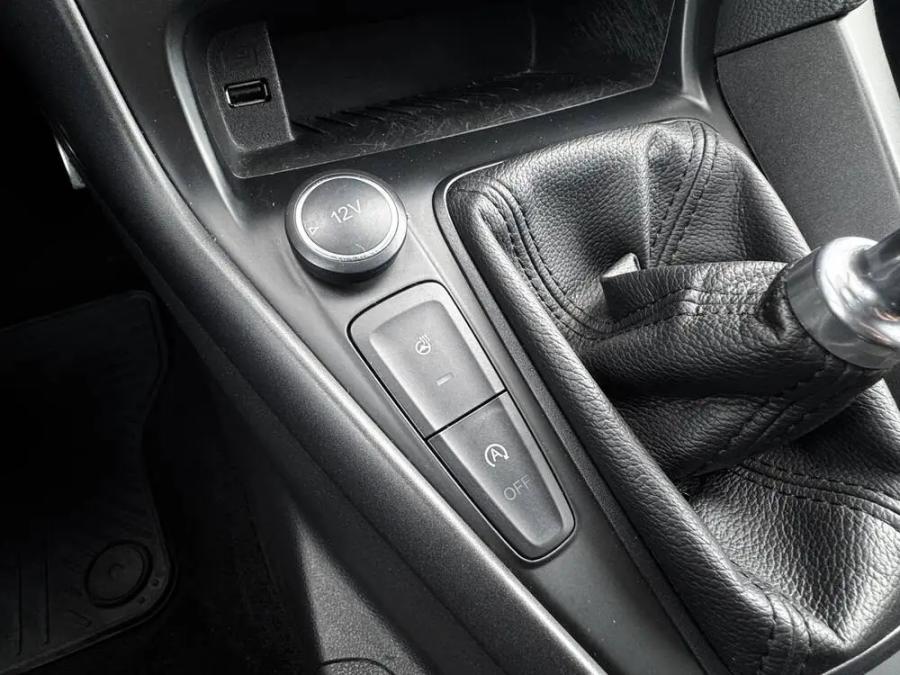 Blue Ford Focus 2017 in Riga, with an engine capacity of 1.00 L and mileage of 156 thousand km for 7900 €, photo 19 on AUTOMOTO.COM.LV