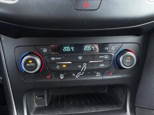 Blue Ford Focus 2017 in Riga, with an engine capacity of 1.00 L and mileage of 156 thousand km for 7900 €, photo 20 on AUTOMOTO.COM.LV
