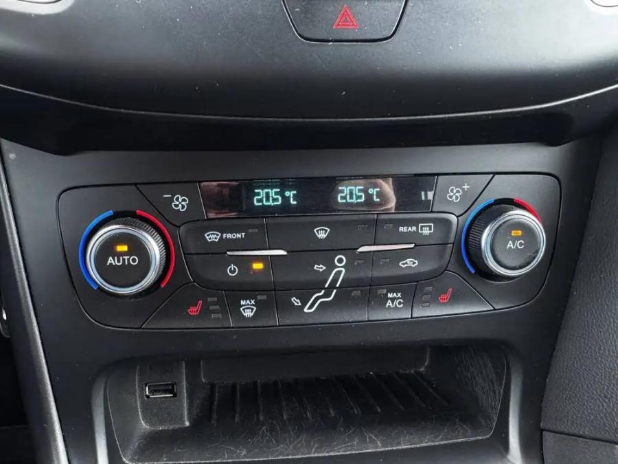 Blue Ford Focus 2017 in Riga, with an engine capacity of 1.00 L and mileage of 156 thousand km for 7900 €, photo 20 on AUTOMOTO.COM.LV