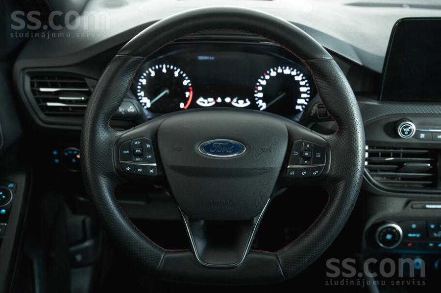 Blue Ford Focus 2019 in Riga, with an engine capacity of 1.50 L and mileage of 122 thousand km for 12990 €, photo 12 on AUTOMOTO.COM.LV