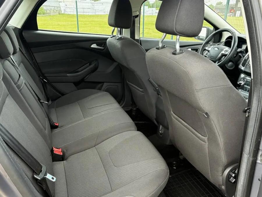 Brown Ford Focus 2011 in Saldus, with an engine capacity of 2.00 L and mileage of 199 thousand km for 5200 €, photo 12 on AUTOMOTO.COM.LV