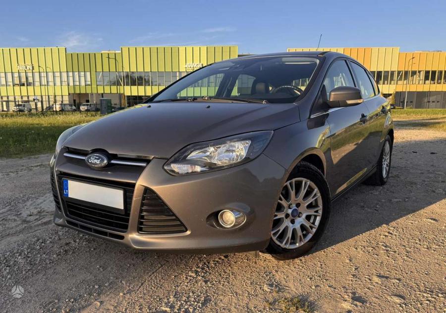 Brown Ford Focus 2011 in Vilnius, with an engine capacity of 1.56 L and mileage of 244 thousand km for 1800 €, photo 1 on AUTOMOTO.COM.LV