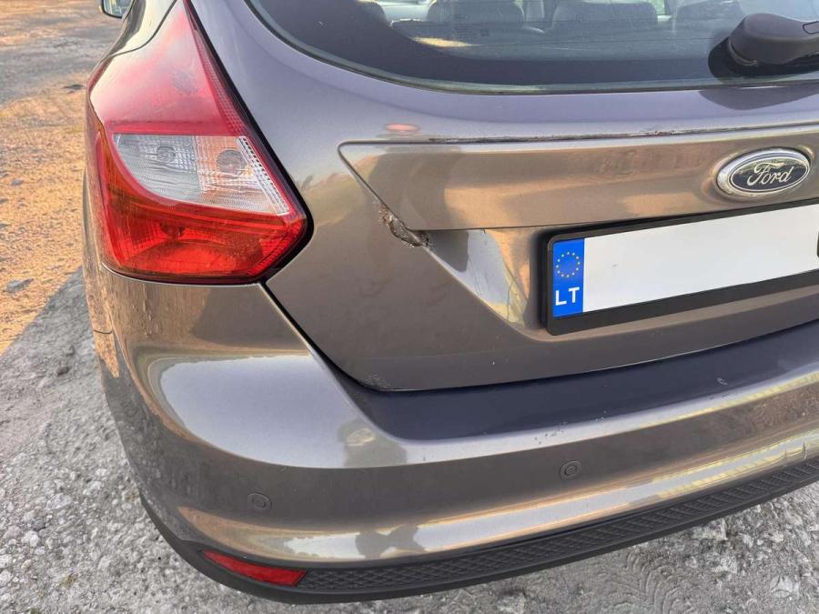 Brown Ford Focus 2011 in Vilnius, with an engine capacity of 1.56 L and mileage of 244 thousand km for 1800 €, photo 5 on AUTOMOTO.COM.LV