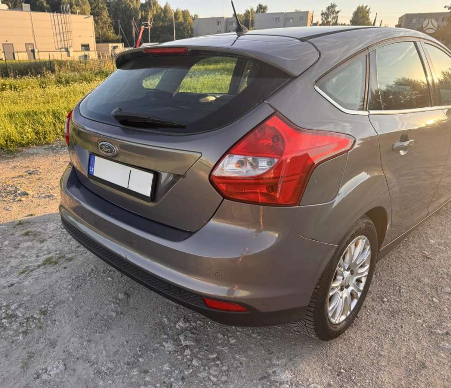 Brown Ford Focus 2011 in Vilnius, with an engine capacity of 1.56 L and mileage of 244 thousand km for 1800 €, photo 6 on AUTOMOTO.COM.LV