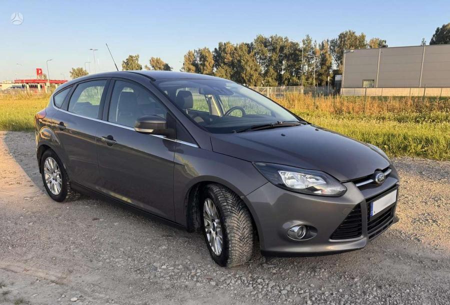 Brown Ford Focus 2011 in Vilnius, with an engine capacity of 1.56 L and mileage of 244 thousand km for 1800 €, photo 9 on AUTOMOTO.COM.LV