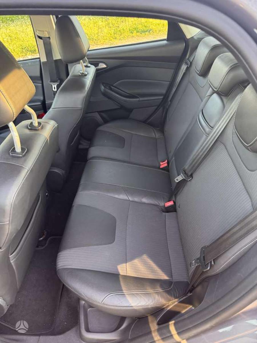 Brown Ford Focus 2011 in Vilnius, with an engine capacity of 1.56 L and mileage of 244 thousand km for 1800 €, photo 13 on AUTOMOTO.COM.LV