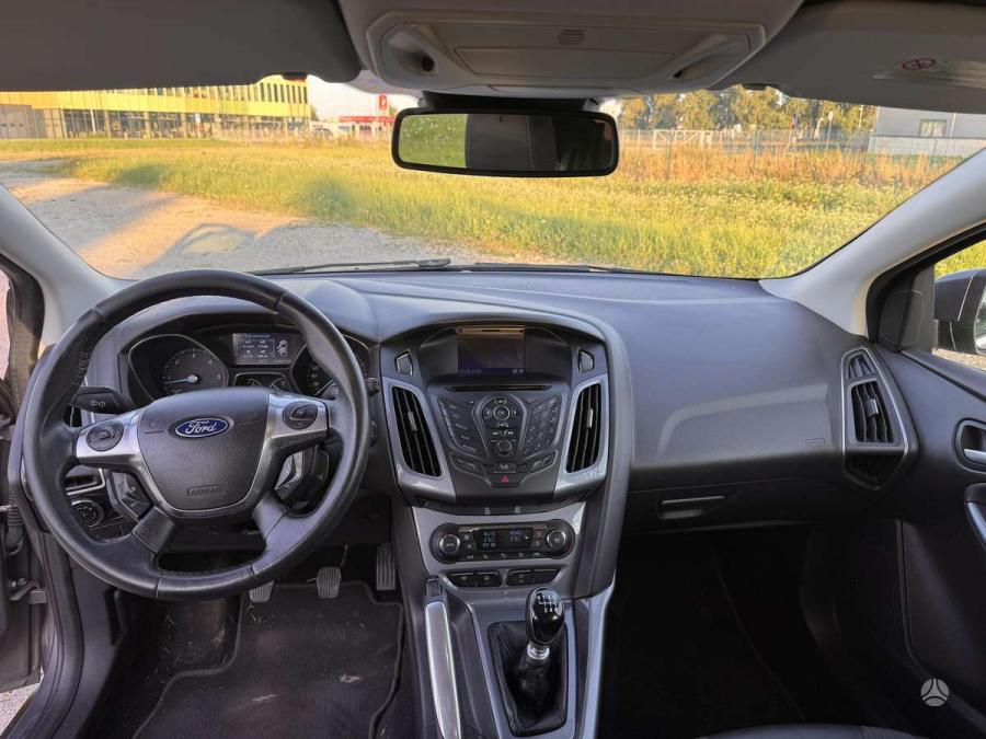 Brown Ford Focus 2011 in Vilnius, with an engine capacity of 1.56 L and mileage of 244 thousand km for 1800 €, photo 15 on AUTOMOTO.COM.LV