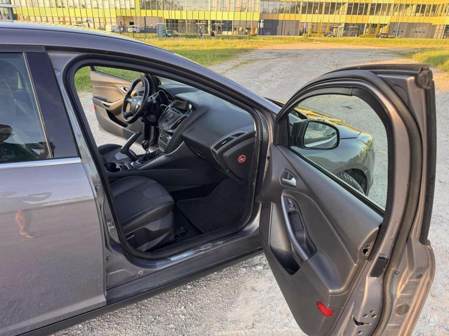 Brown Ford Focus 2011 in Vilnius, with an engine capacity of 1.56 L and mileage of 244 thousand km for 1800 €, photo 20 on AUTOMOTO.COM.LV