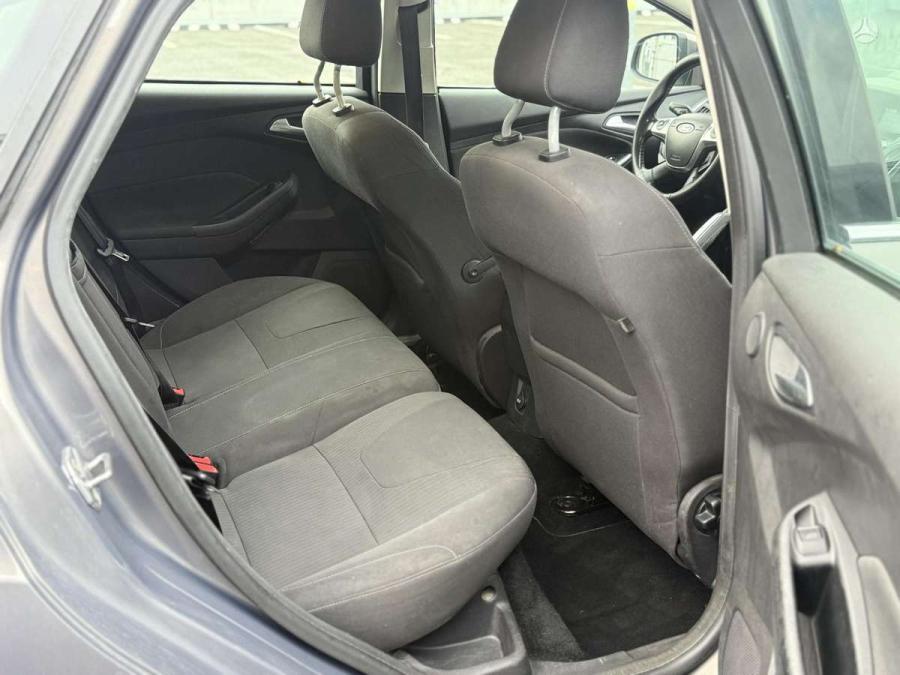 Brown Ford Focus 2011 in Vilnius, with an engine capacity of 1.56 L and mileage of 280 thousand km for 2650 €, photo 7 on AUTOMOTO.COM.LV