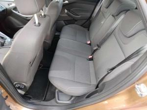 Brown Ford Focus 2014 in Vilnius, with an engine capacity of 1.00 L and mileage of 88 thousand km for 5250 €, photo 17 on AUTOMOTO.COM.LV