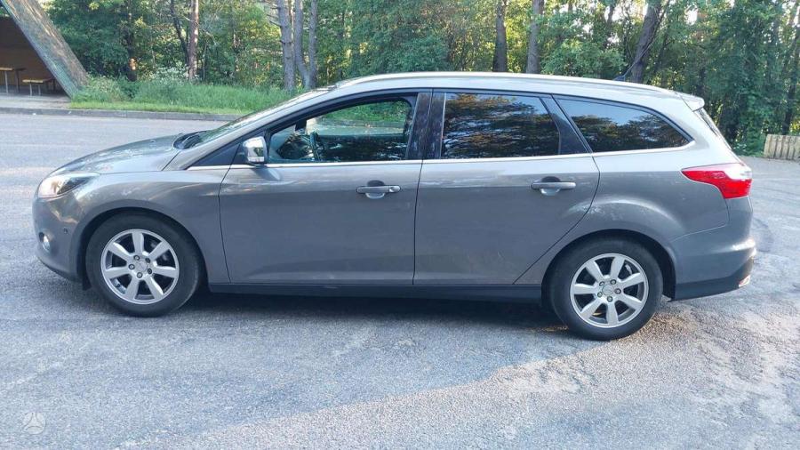Brown Ford Focus 2012 in Utena, with an engine capacity of 1.60 L and mileage of 270 thousand km for 2900 €, photo 3 on AUTOMOTO.COM.LV