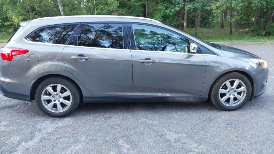Brown Ford Focus 2012 in Utena, with an engine capacity of 1.60 L and mileage of 270 thousand km for 2900 €, photo 7 on AUTOMOTO.COM.LV