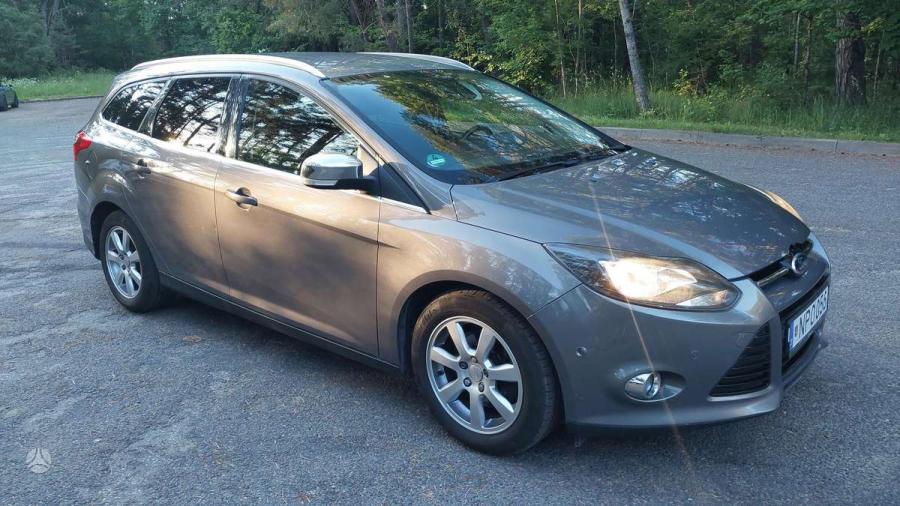 Brown Ford Focus 2012 in Utena, with an engine capacity of 1.60 L and mileage of 270 thousand km for 2900 €, photo 8 on AUTOMOTO.COM.LV